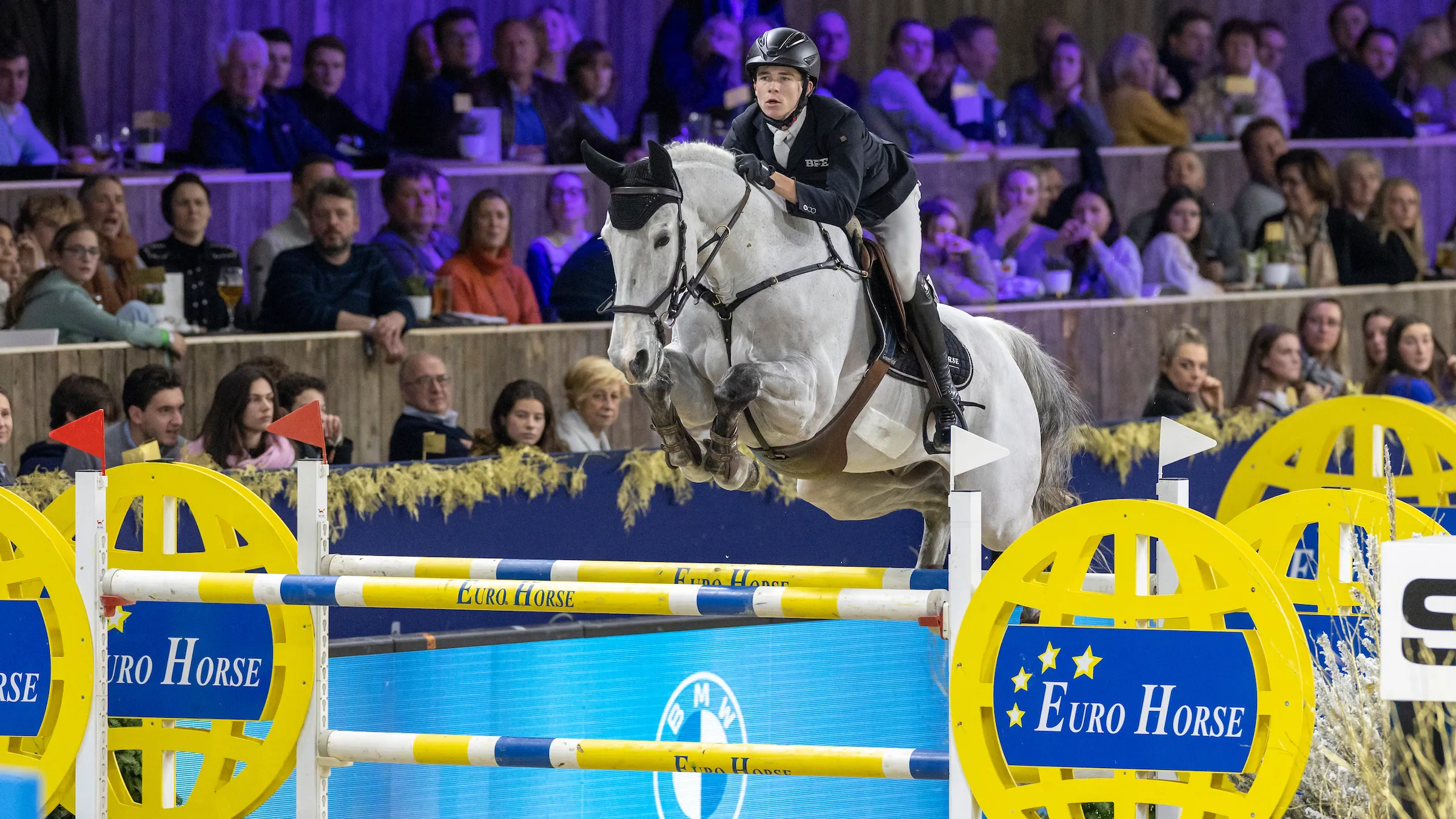 Thibeau Spits springt naar de overwinning in Maastricht