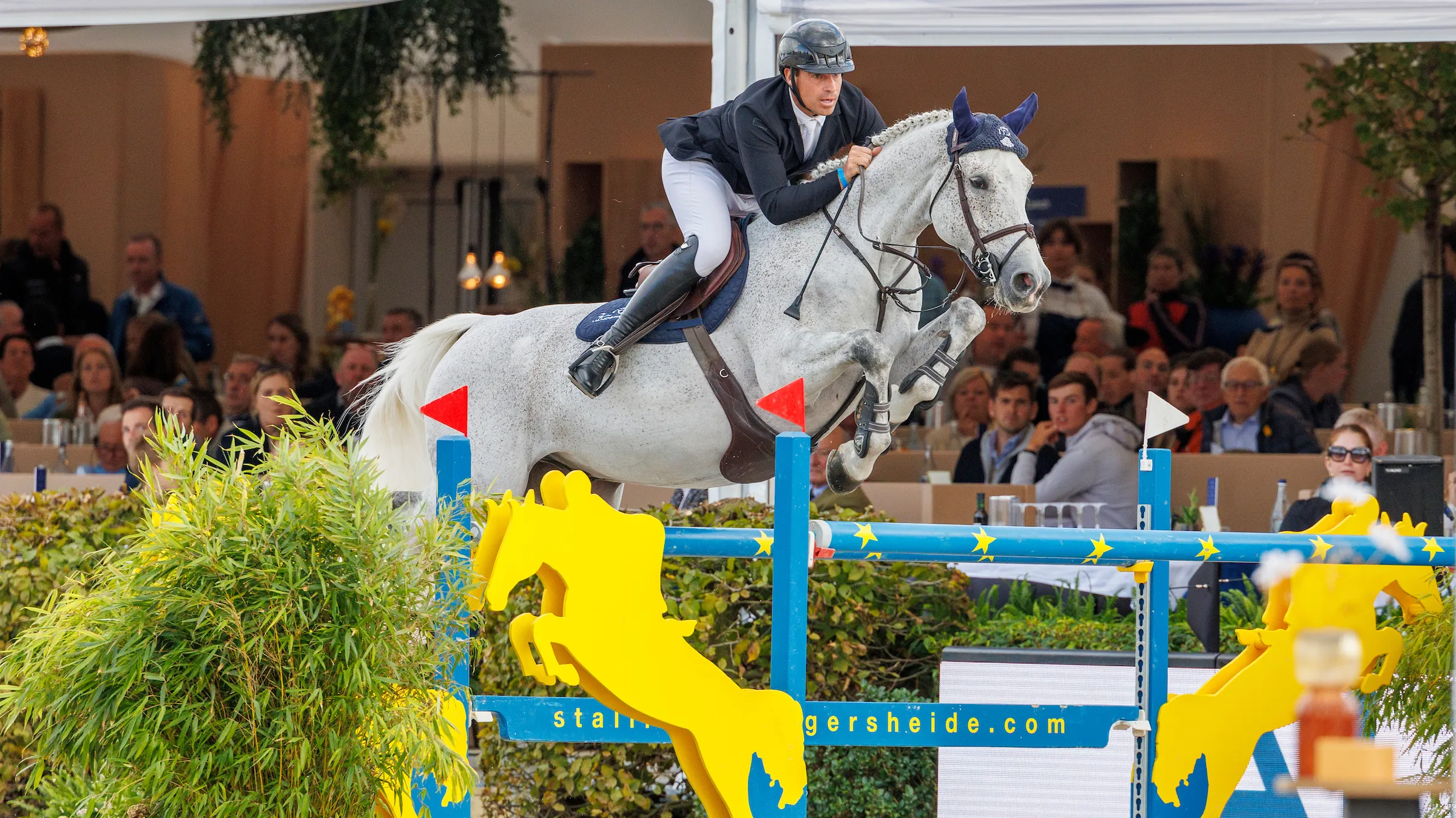 Britse ruiter houdt Christophe Vanderhasselt van de overwinning in GP ...