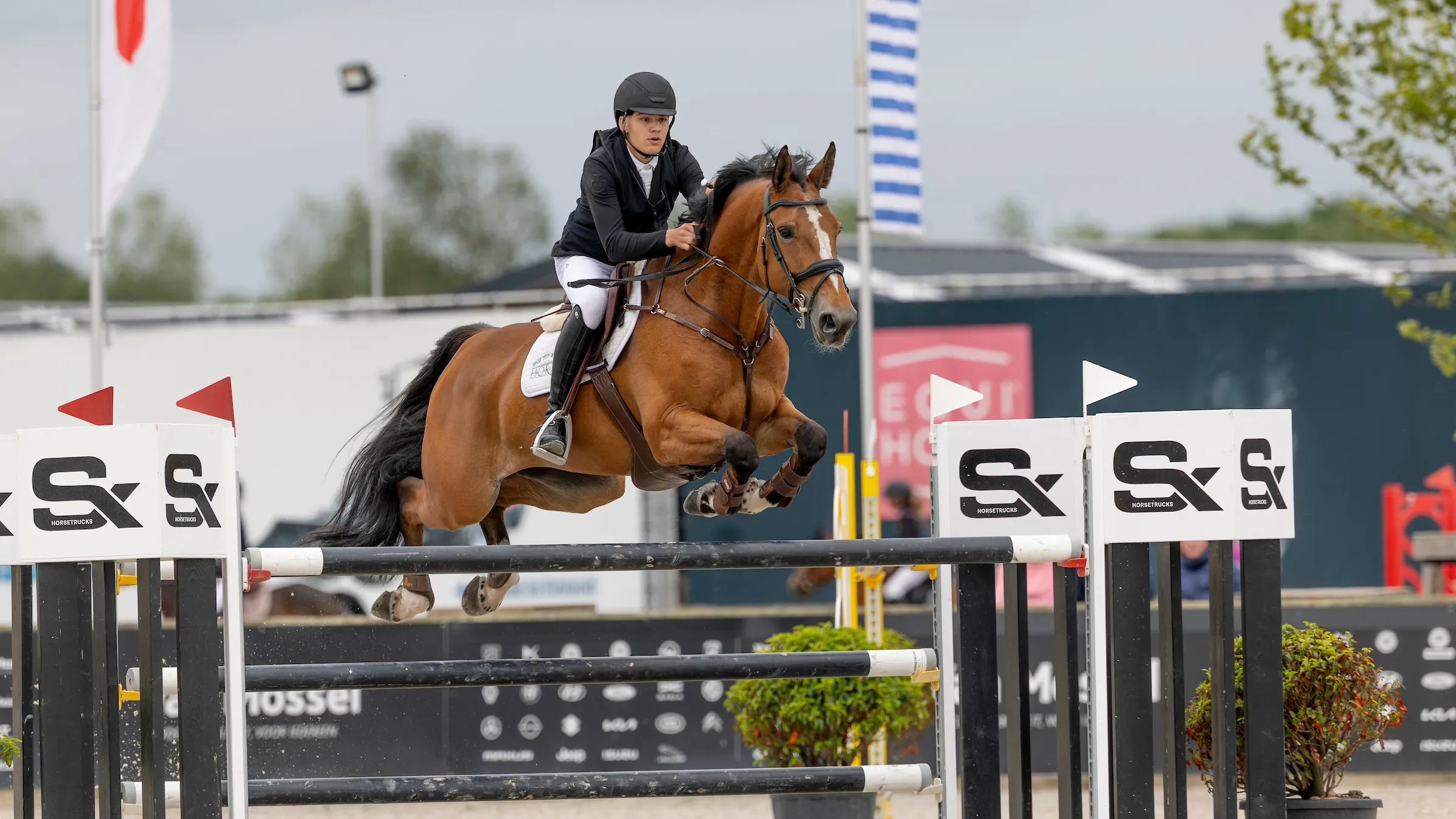 Natan Derycke houdt Lars Van Rossem van de overwinning in de Silver ...